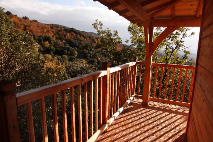 La cabane dans les arbres L'extérieur en automne | La cabane dans les ...